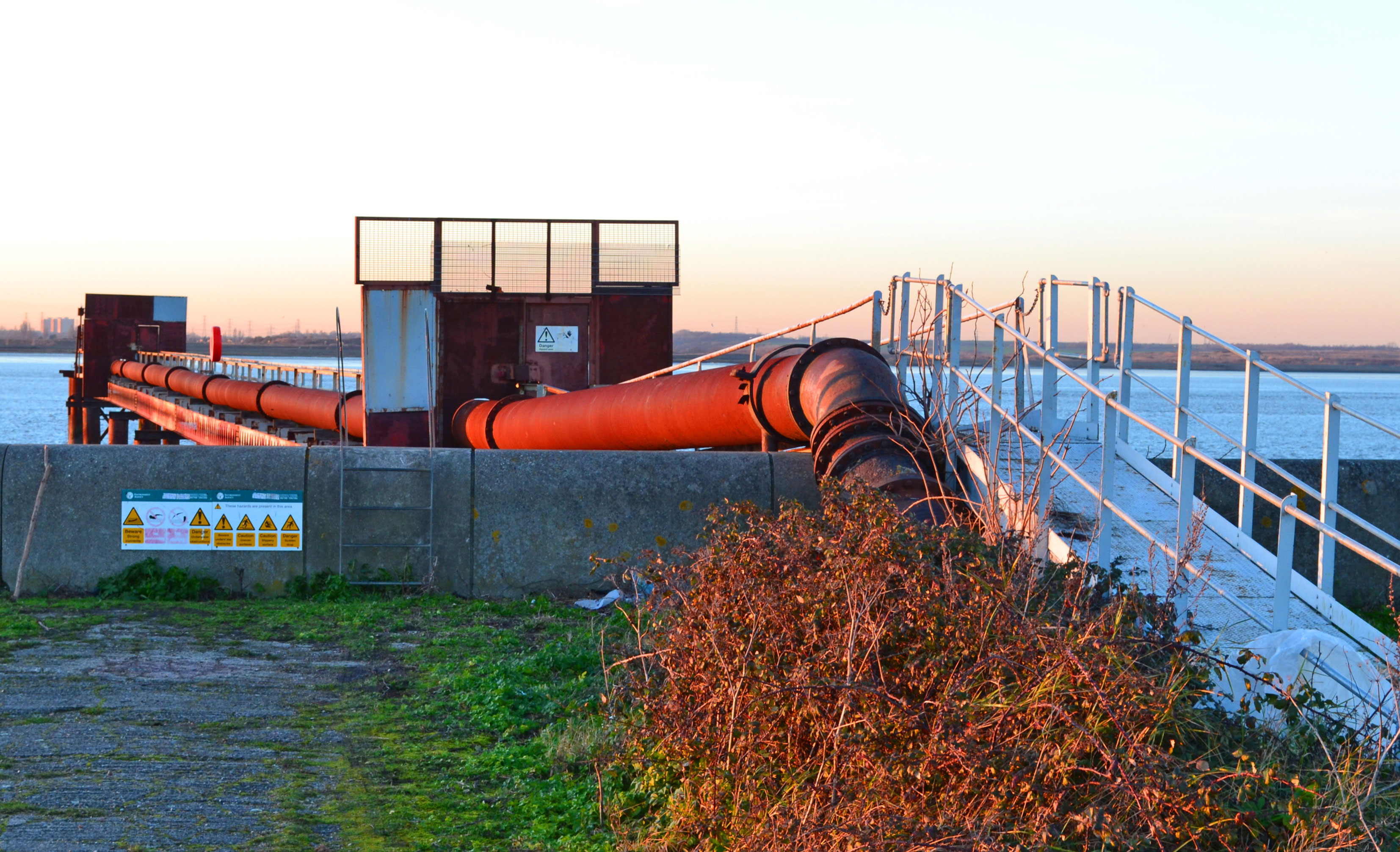 old-outflow-pipe-2017-12-28-16.40.40 – Kent walks near London
